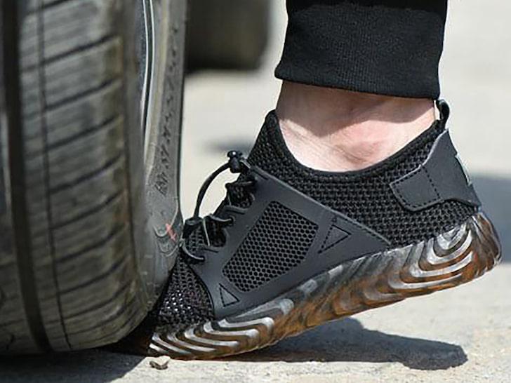 How Much Weight Does it Take to Crush a Steel Toe Boot? | Work Gearz