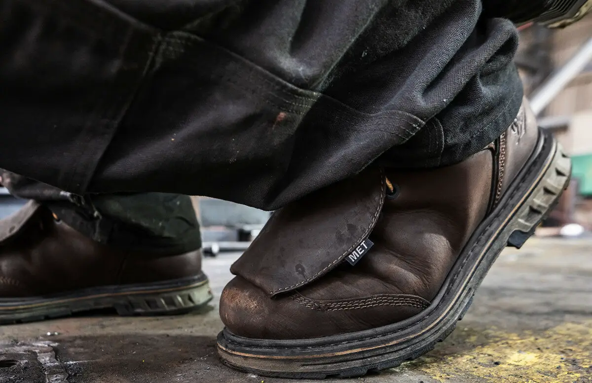 10 Tips to Keep Heel from Slipping in Boots | Work Gearz